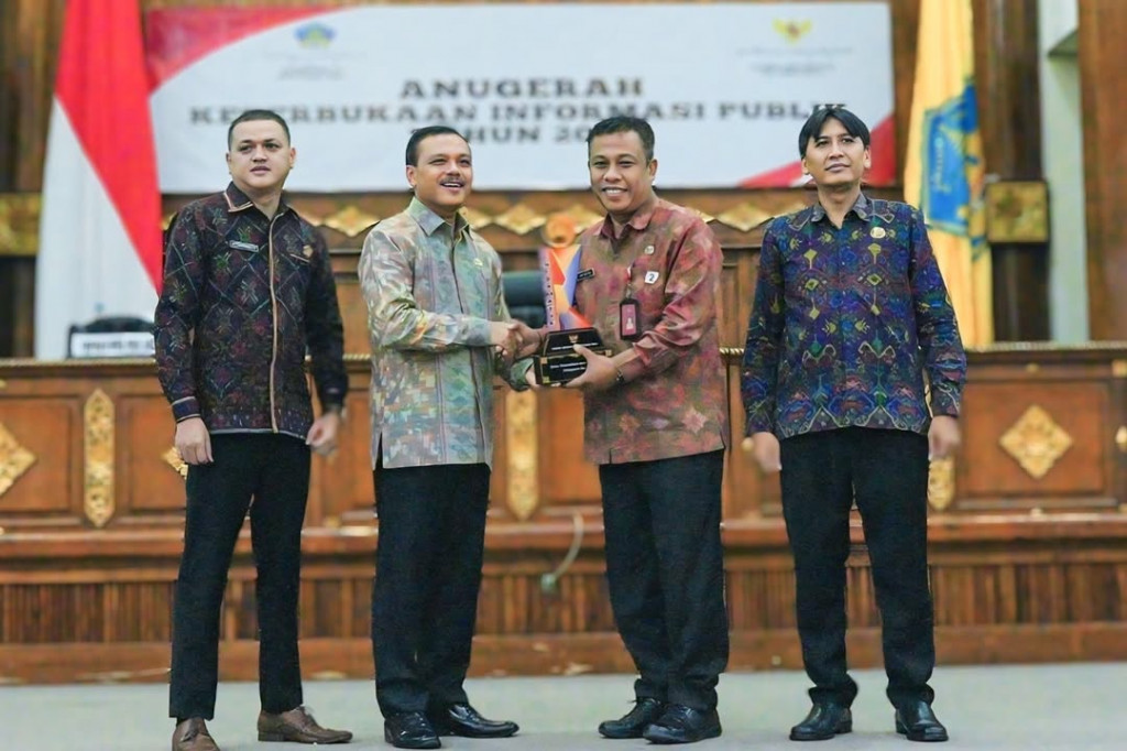 DISKOMINFO KAB.BADUNG MENERIMA ANUGERAH KETERBUKAAN INFORMASI PUBLIK TAHUN 2024 | Diskominfo Badung