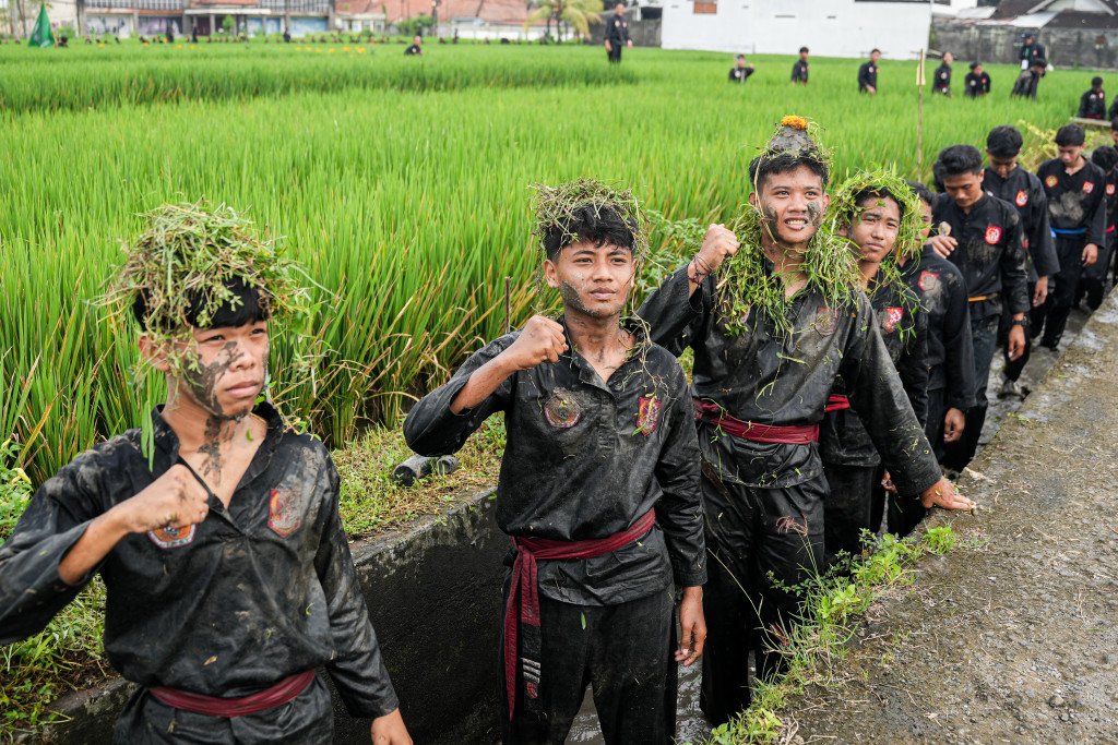 Suasana Kemeriahan dan Keakraban Para Pesilat dalam Perayaan Puncak HUT ...