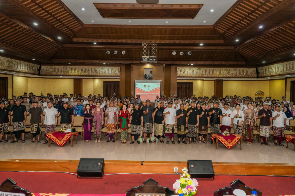 IB. Surya Suamba Dilantik Menjadi Sekda Badung, Bupati Giri Prasta ...